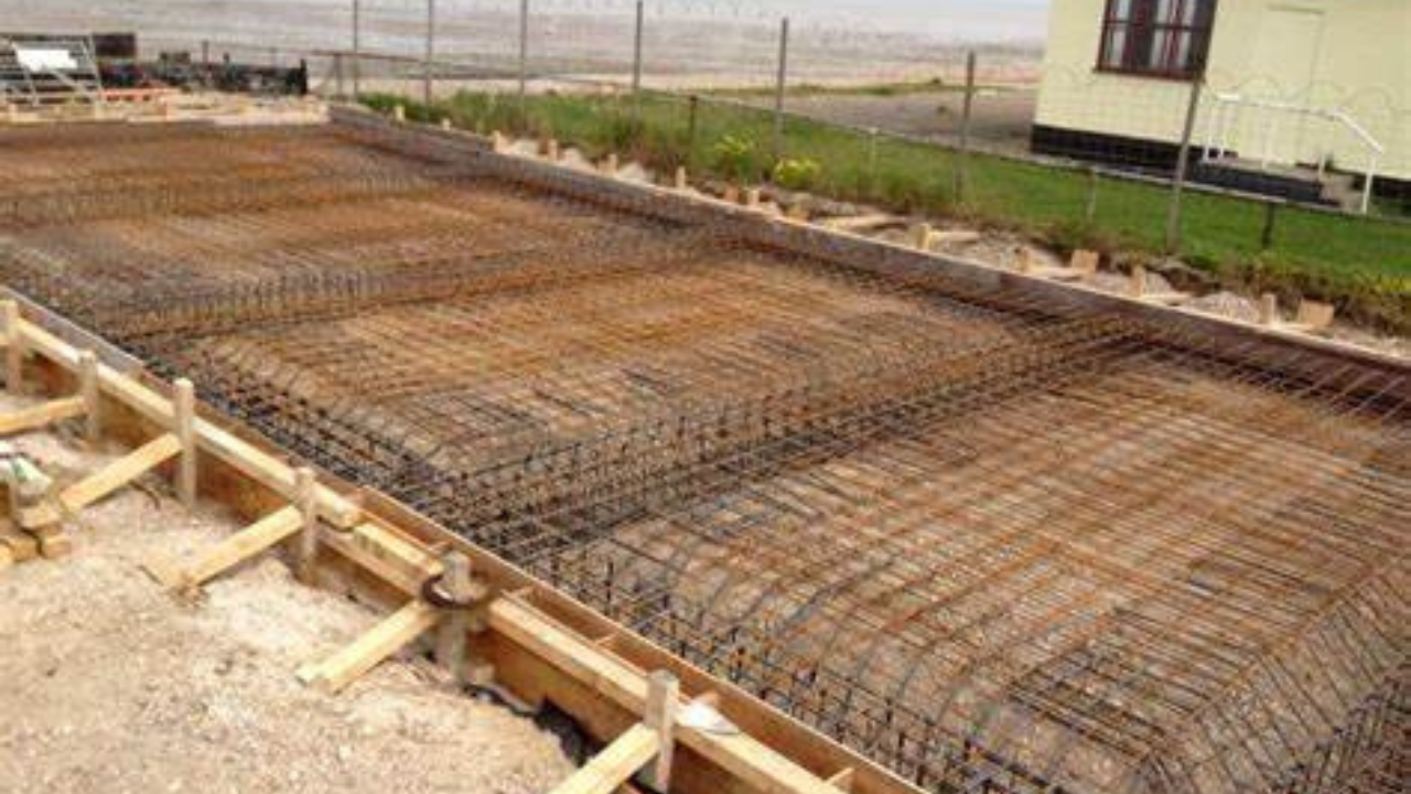 What is the difference between a pad and raft foundation?